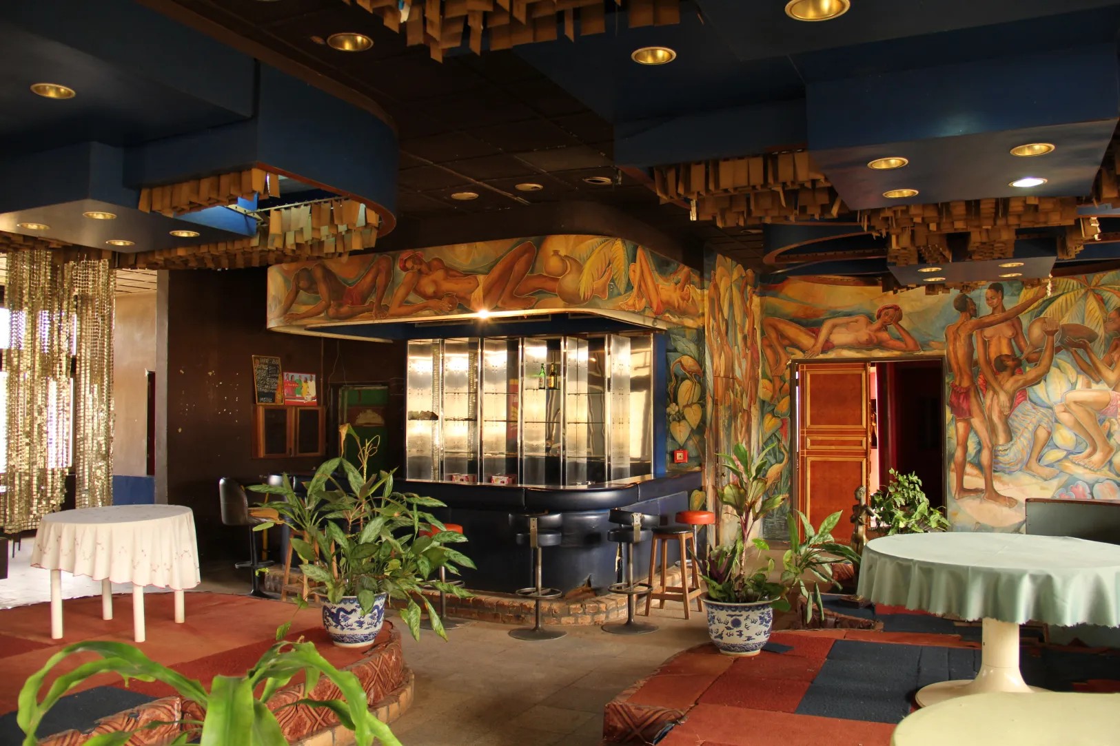 Chinese palace Mobutu outside of Kinhsasa and Mobutu ‘s palaces at ...